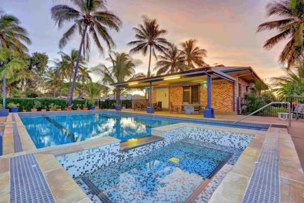 Swimming Pool - Alva Beach Tourist Park